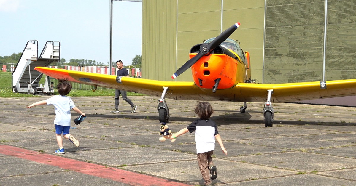 Aviodrome verrast 200.000e bezoeker expositie met vlucht in klassiek ...